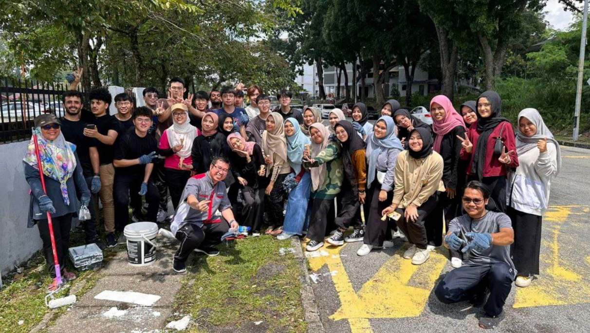 Communal Activity ( Gotong Royong) at Desa Melaticommunity service for ...